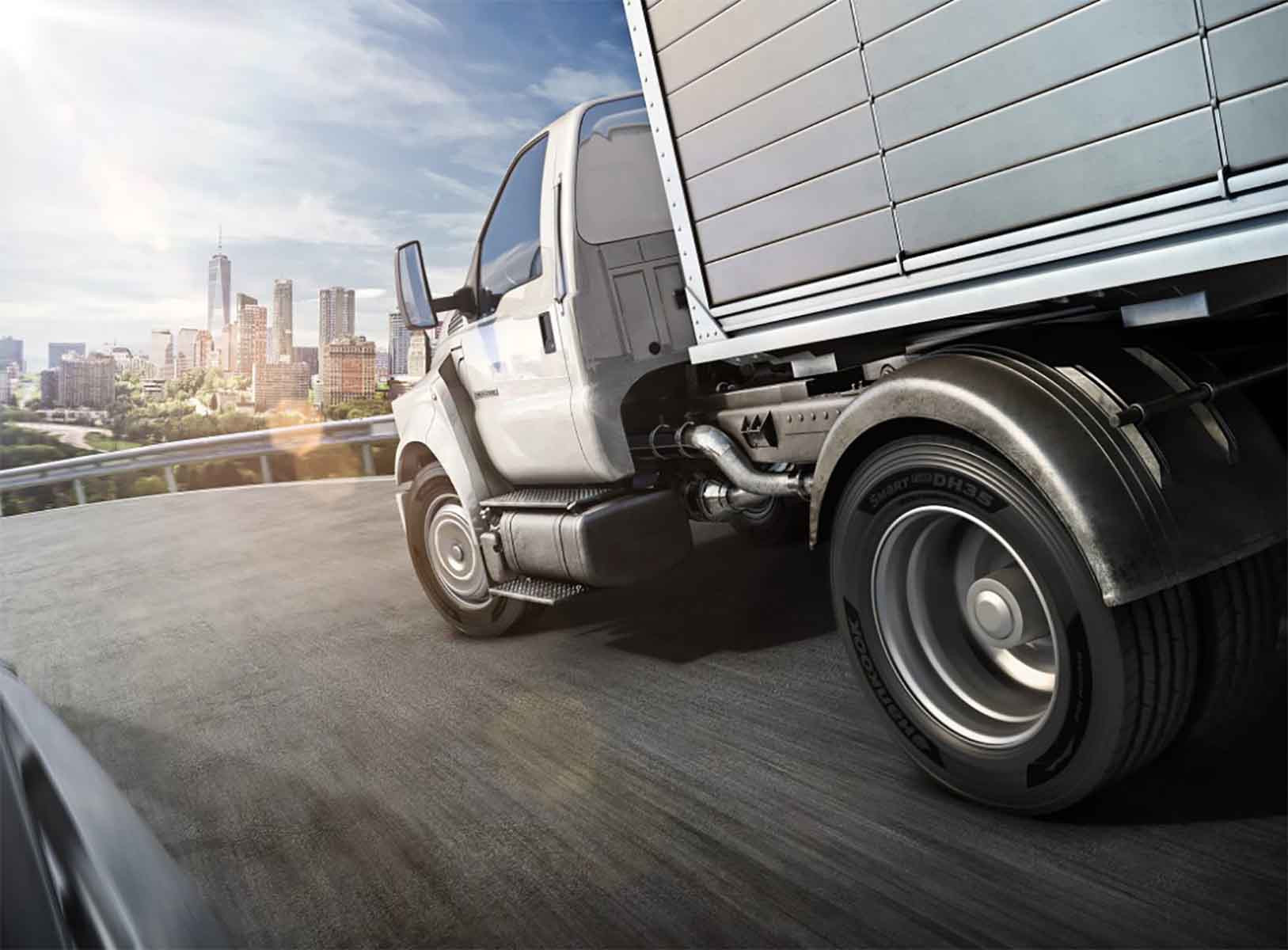 Llanta HANKOOK Smart Flex DH35 9.5R17.5 - Virtual Llantas