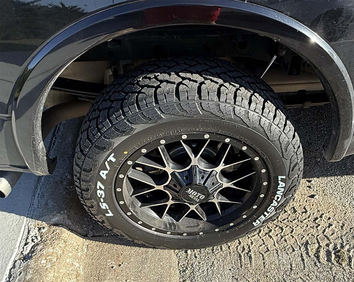 Llanta LANCASTER LS-37 A/T 285/45R22 - Virtual Llantas