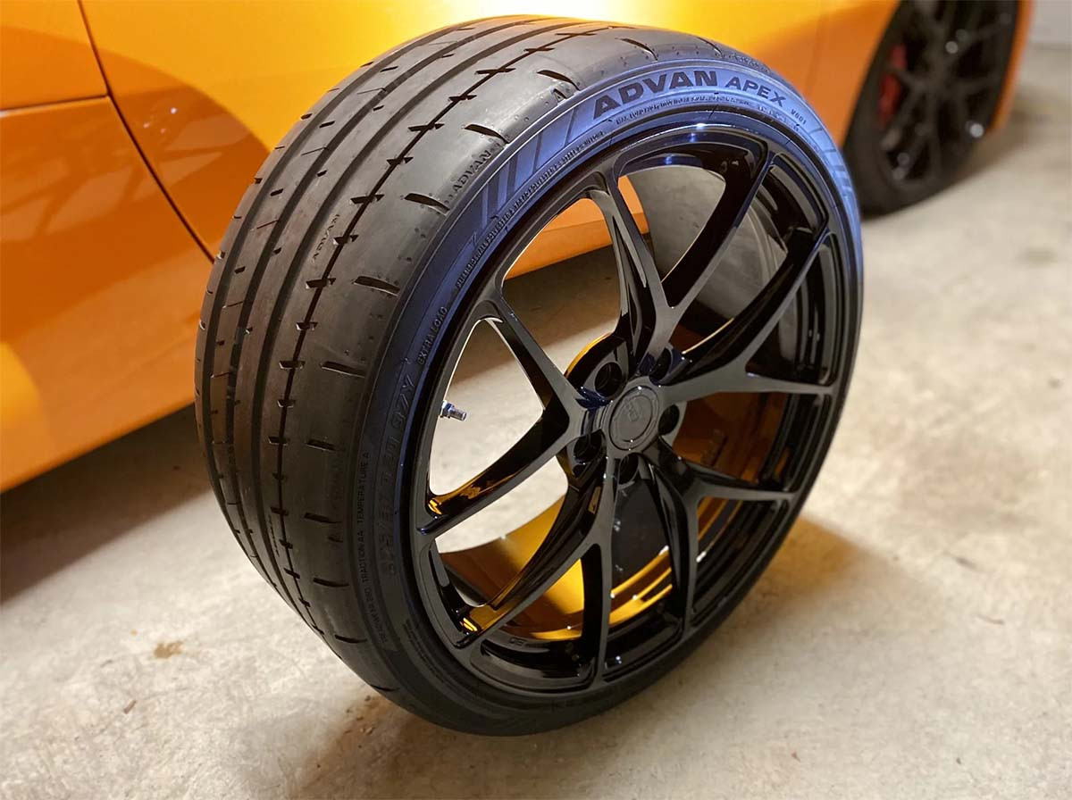 Llanta YOKOHAMA ADVAN Apex V601 225/40R19 - Virtual Llantas