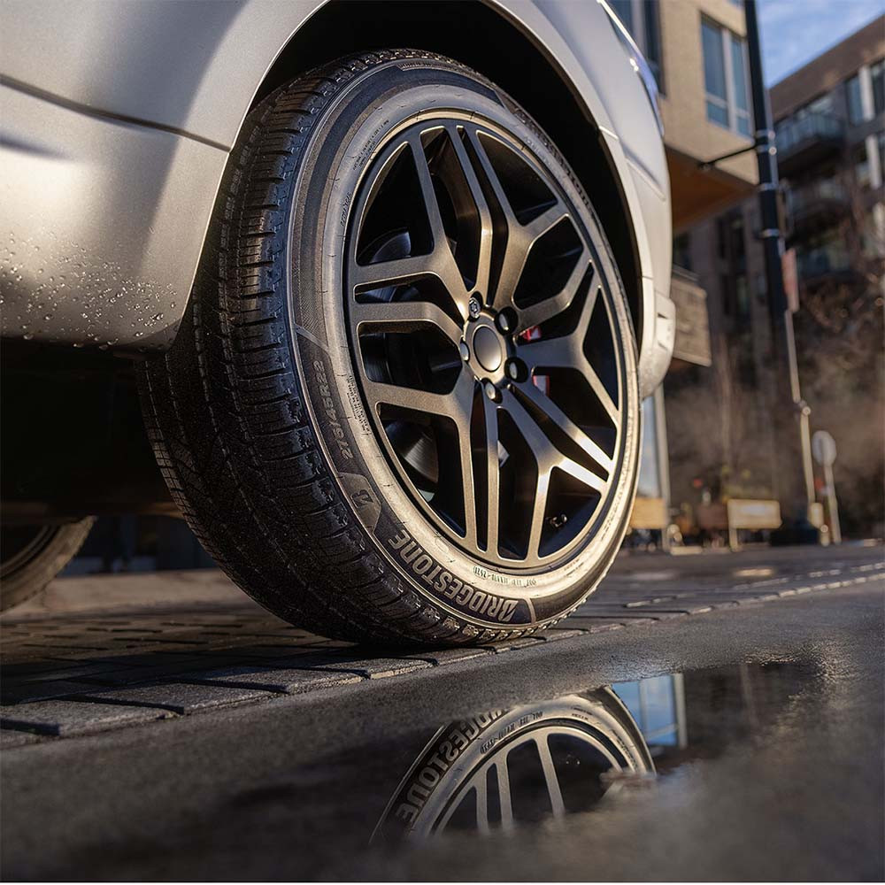 Llanta BRIDGESTONE Alenza AS Ultra 235/55R20 - Virtual Llantas