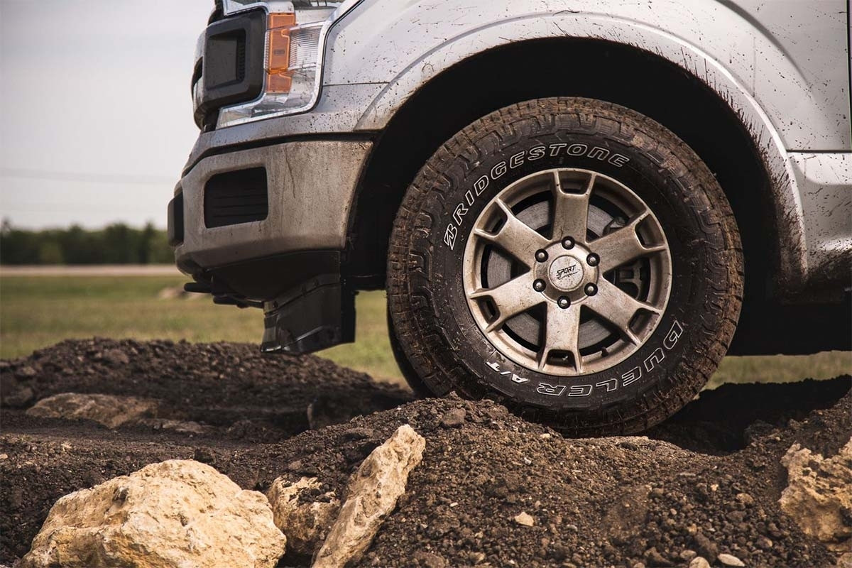 Llanta BRIDGESTONE Dueler A/T Revo 3 LT265/60R20 - Virtual Llantas