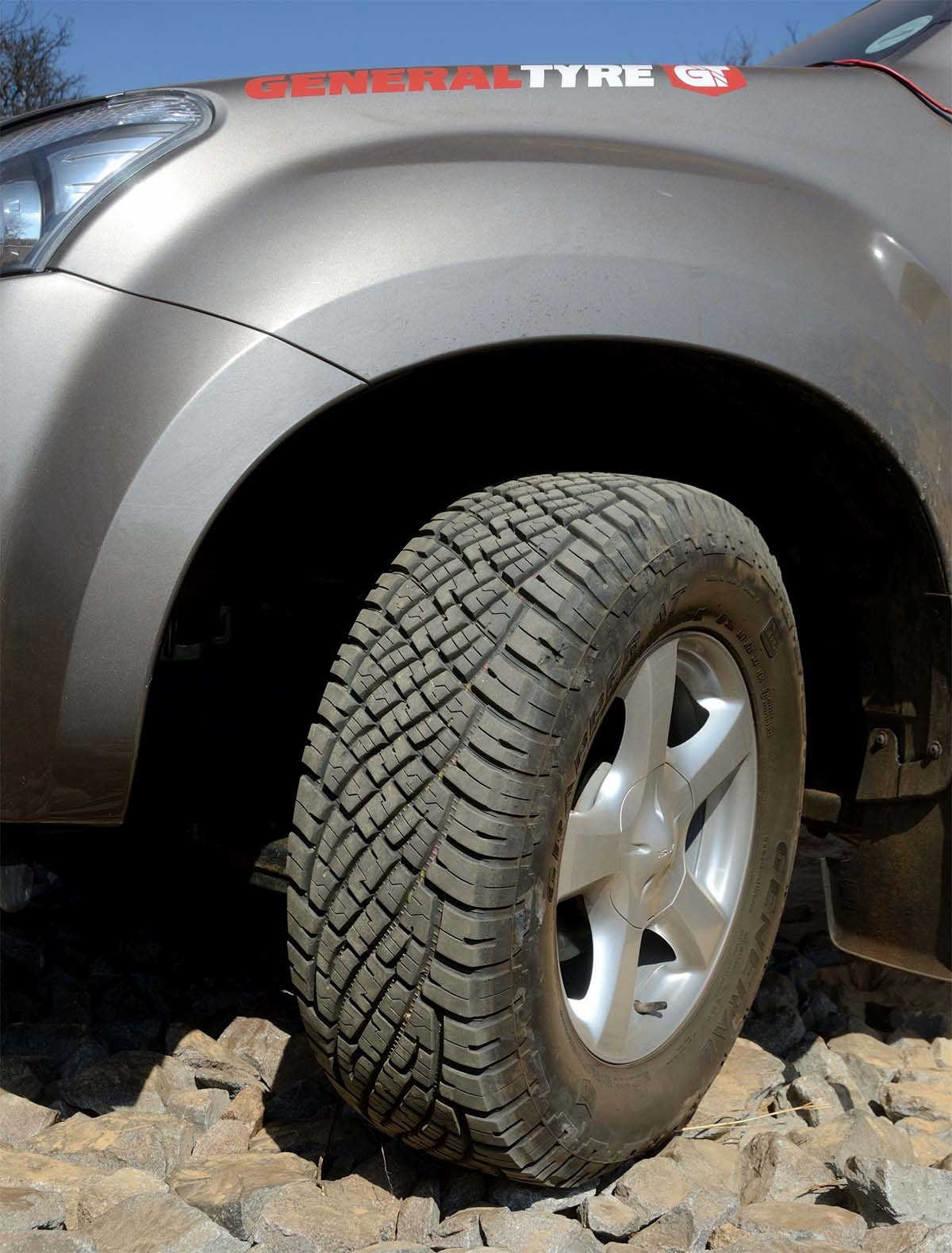 Llanta GENERAL TIRE Grabber A/T P245/70R17 - Virtual Llantas