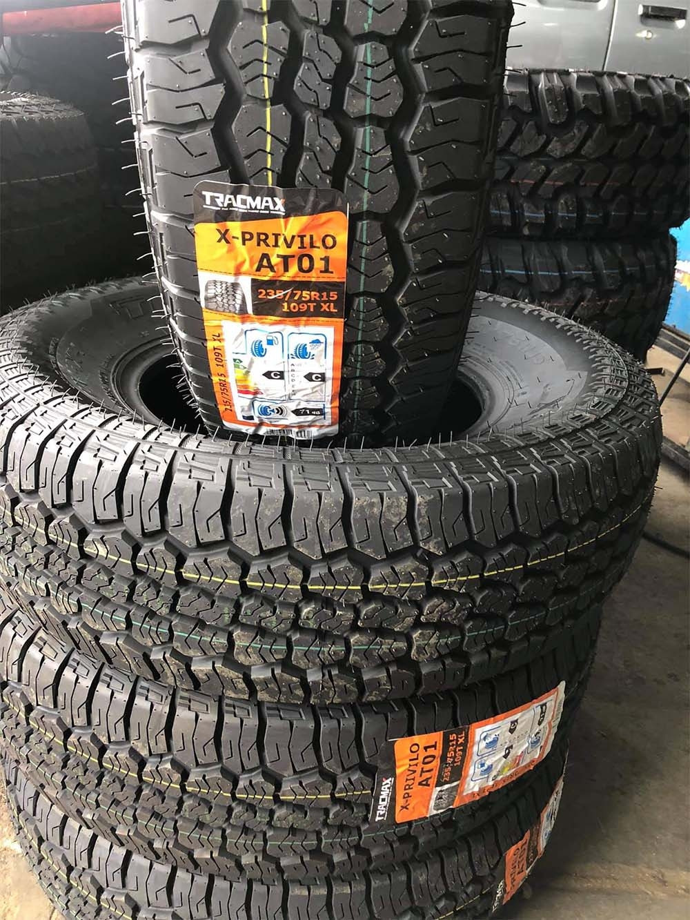 Llanta TRACMAX X-Privilo AT01 P235/75R15 - Virtual Llantas