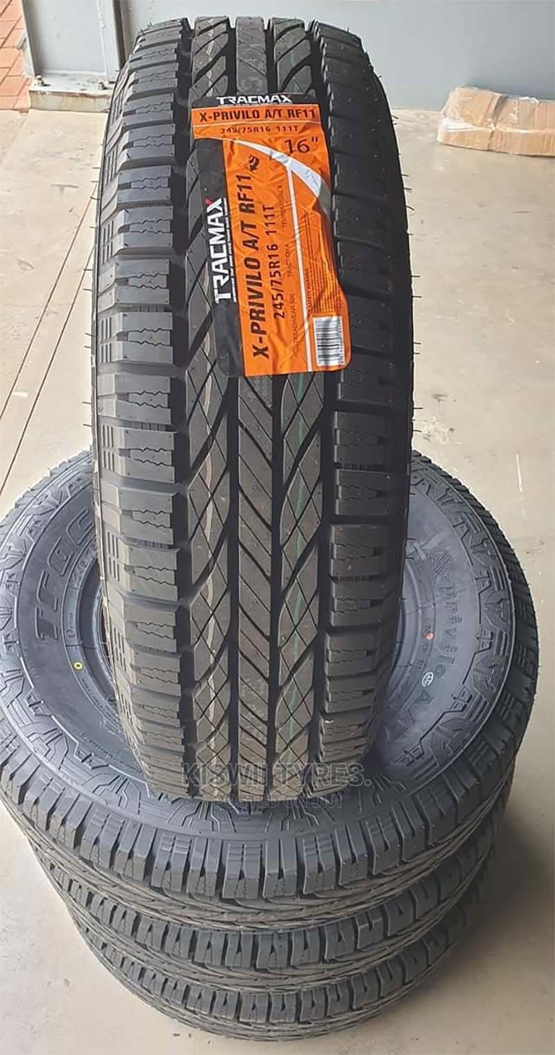 TRACMAX X-Privilo A/T RF11 P235/75R15 109T